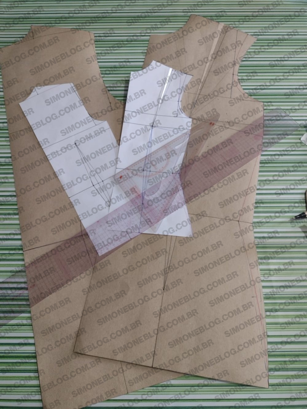 O molde base de blusa que mudou a minha vida - Blog - Simone Blog ...